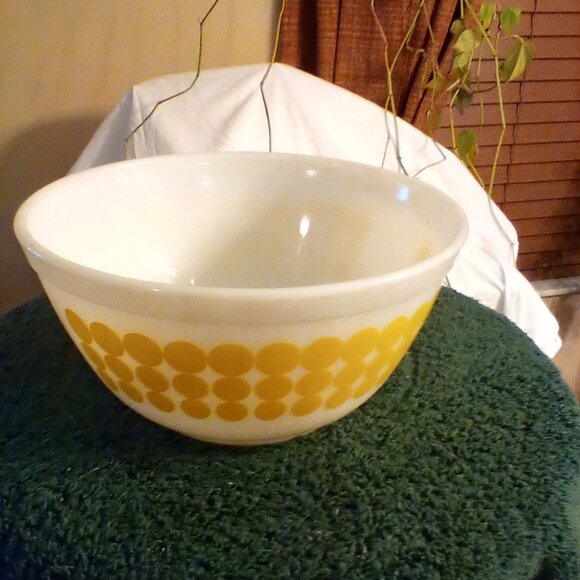 Pyrex | Kitchen | Vintage Pyrex Yellow Polka Dot Mixing Bowl 42 | Poshmark